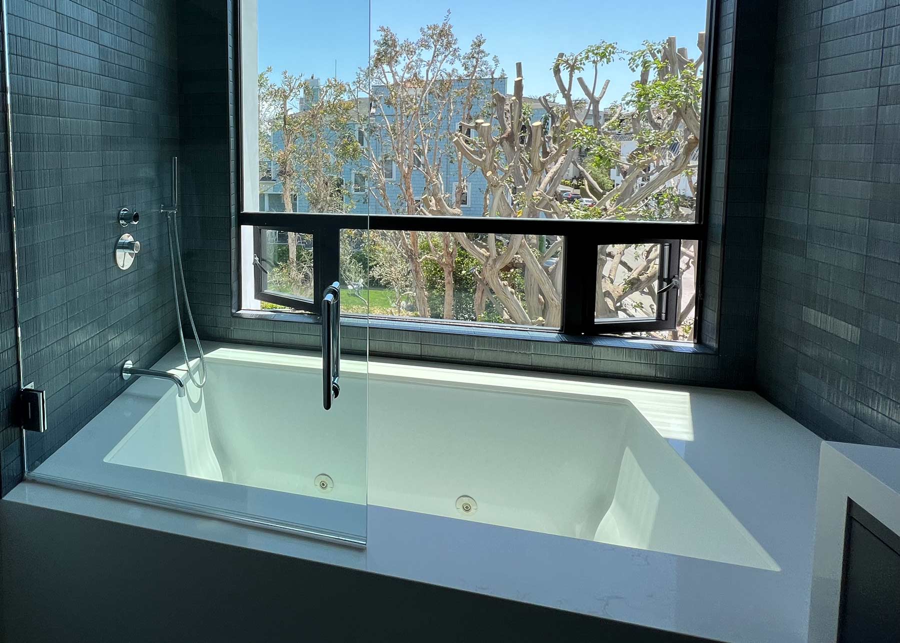 Jet Tubs: Dive into Luxury, Emerge Rejuvenated