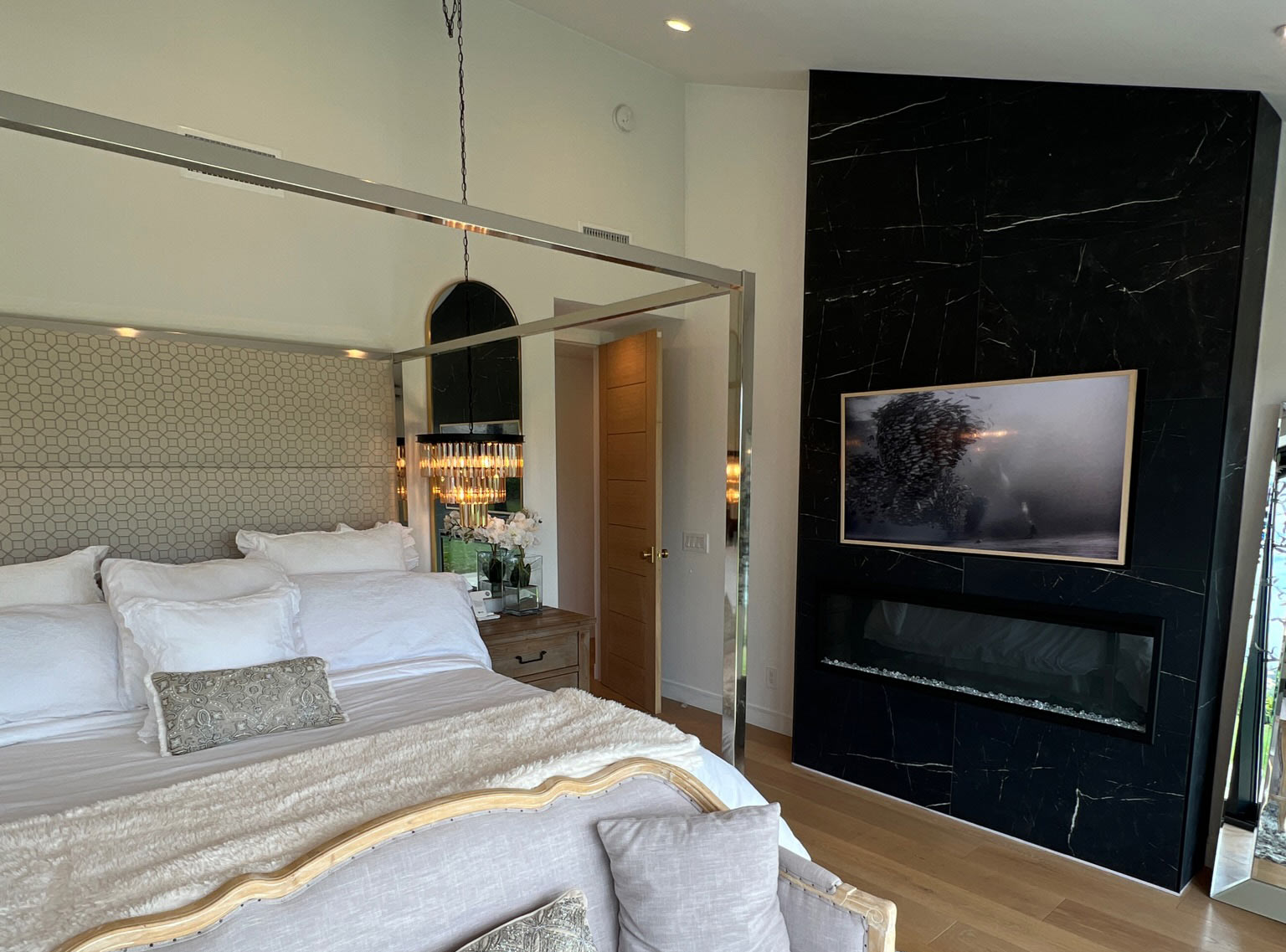 Master vs Guest Bedrooms: Designing Dual Sanctuaries for Comfort and Style